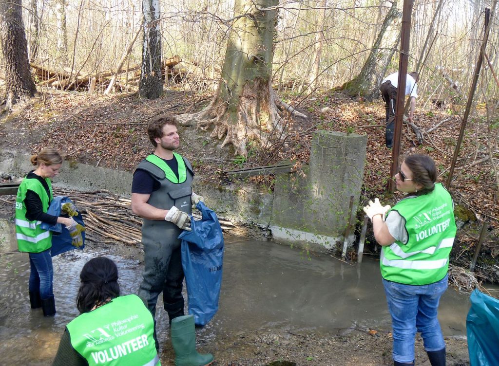 Clean-up of a small river (Munich, Germany) - Acropolis News