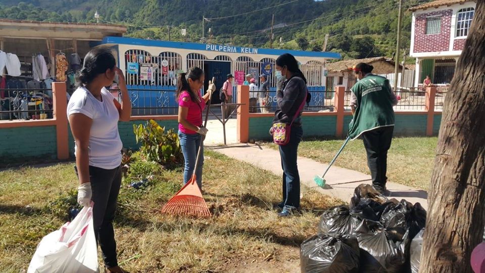 Christmas together with the children of the Linaca Community ...