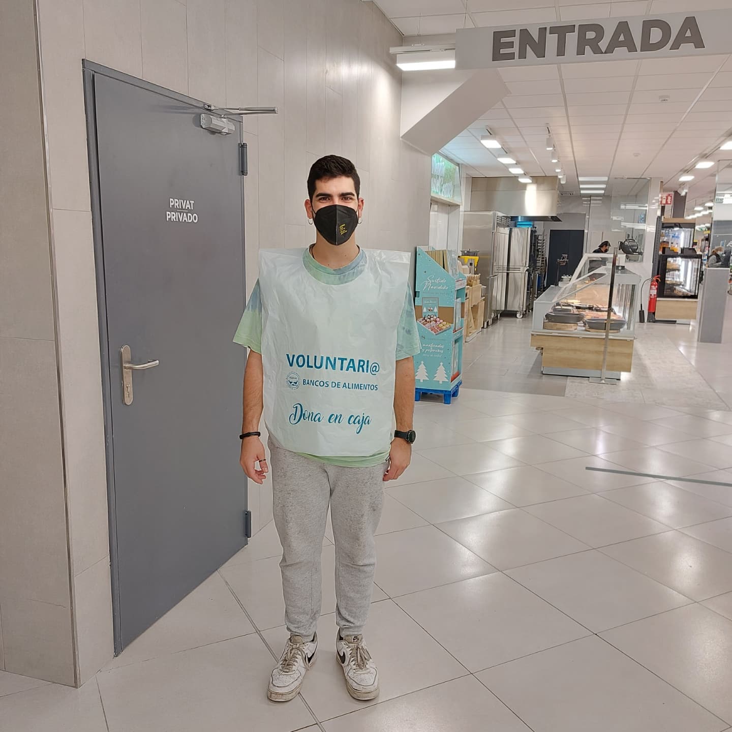 Food collection campaign "Hunger does not wait" (Valencia, Spain ...
