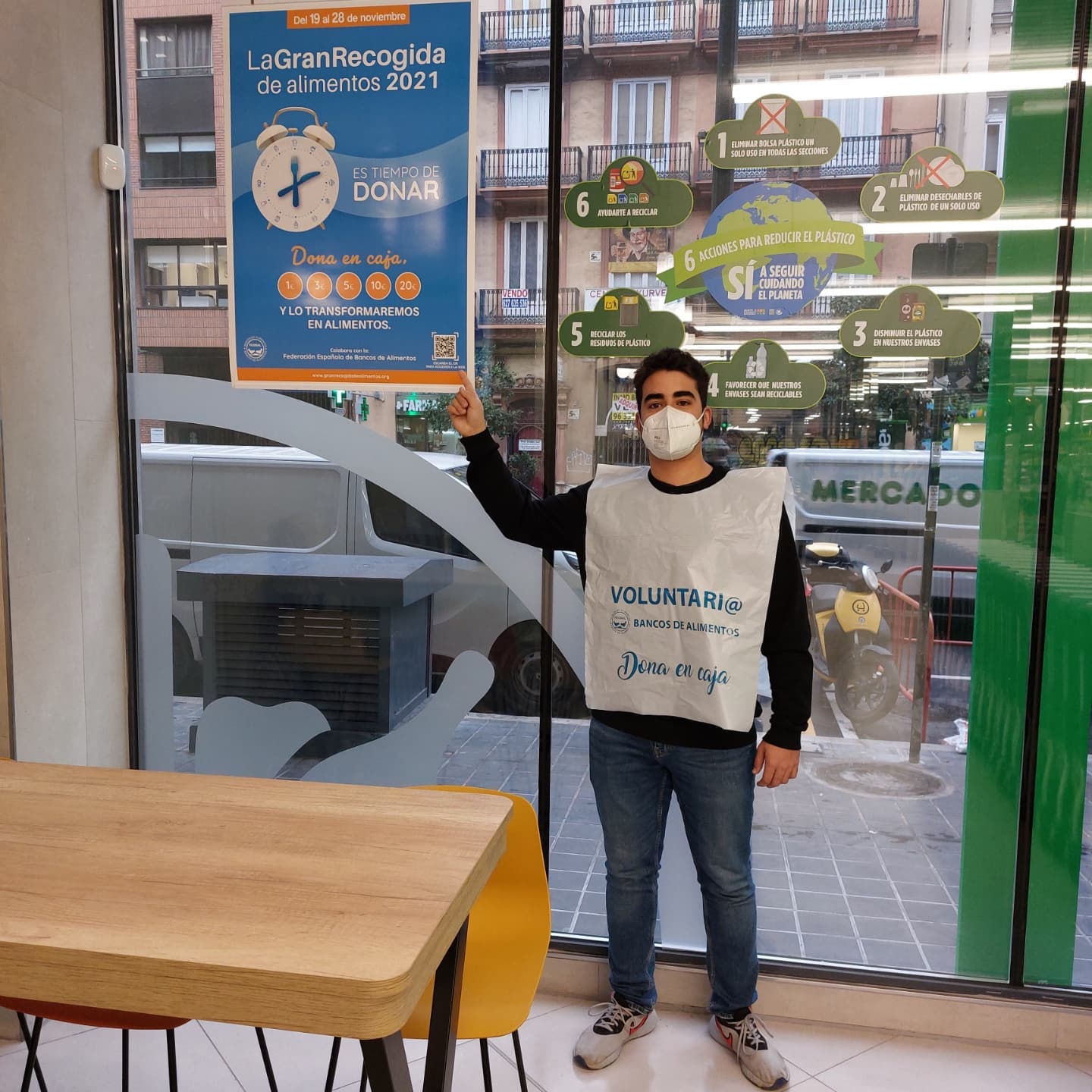 Food collection campaign "Hunger does not wait" (Valencia, Spain ...