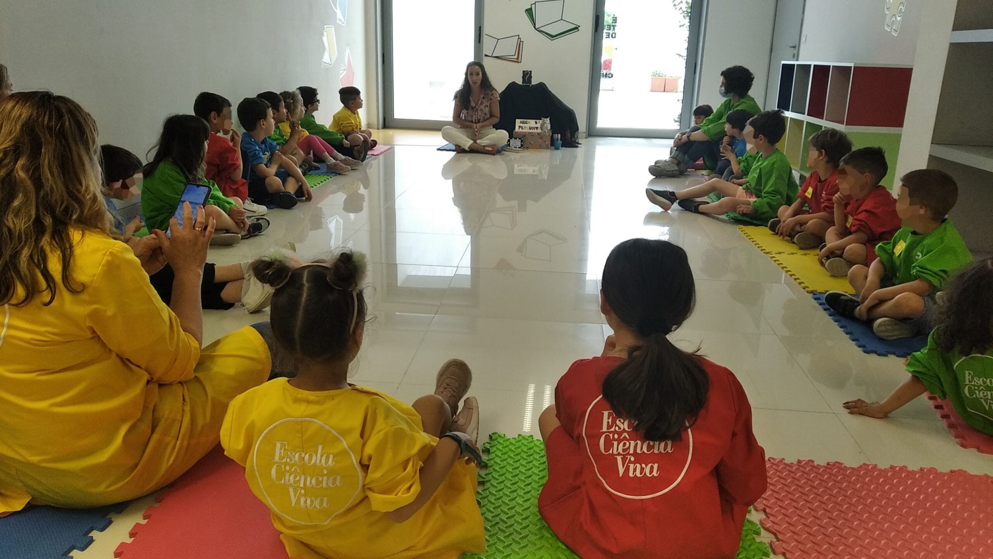 Sesión de filosofía para niños en la “Escola de Ciência Viva do ...