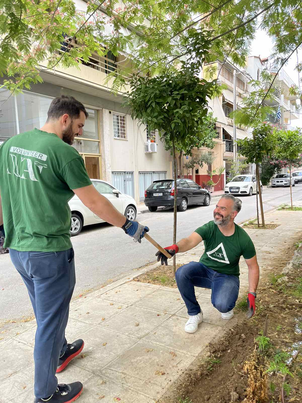 Cleaning up a park (Kallithea - Attica Greece) - Acropolis News